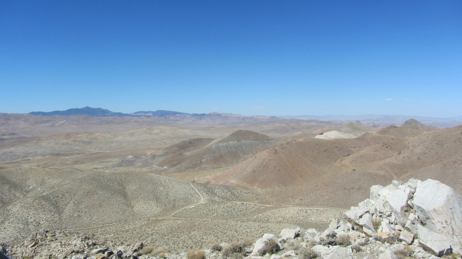 The 4-D architecture of a porphyry Cu mineralising magmatic ...